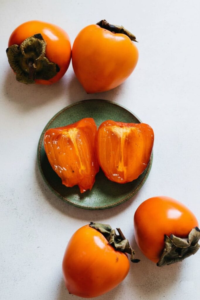 How to Eat Persimmons the Right Way (Fuyu vs Hachiya Guide)